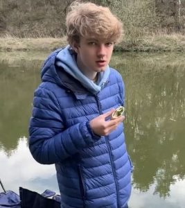 Tommyinnit Height, Age, Net Worth, Girlfriend, Facts & Full Bio