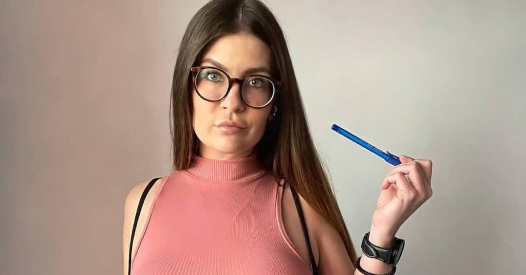 Leicht Perlig Bio, Age, Height, Net Worth, Boyfriend, & More