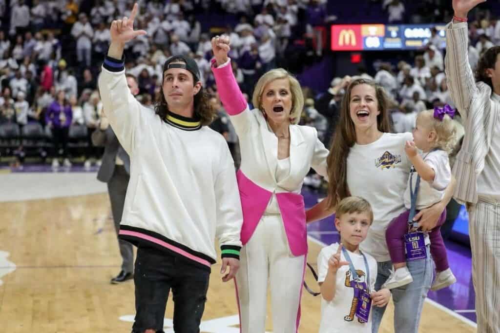 Kim Mulkey Height, Weight, Measurements, Bio & More